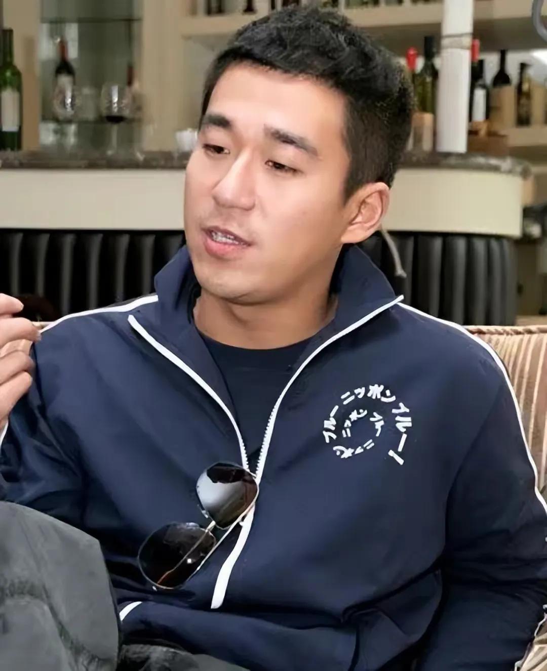 "The upper beam is not straight and the lower beam is crooked"? It is ...