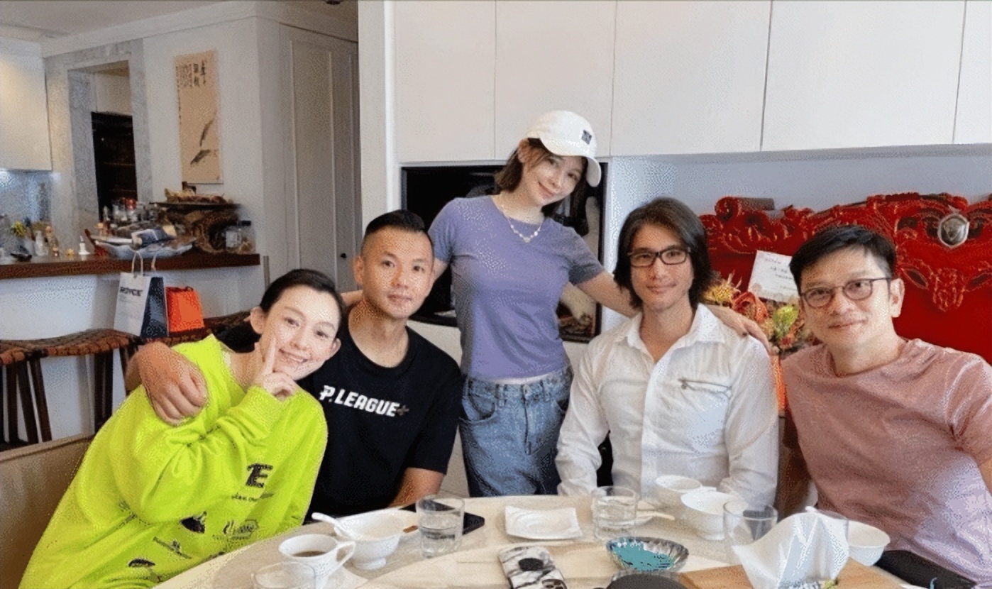 Taiwanese entertainment star Chen Jianzhou caused a social distance ...