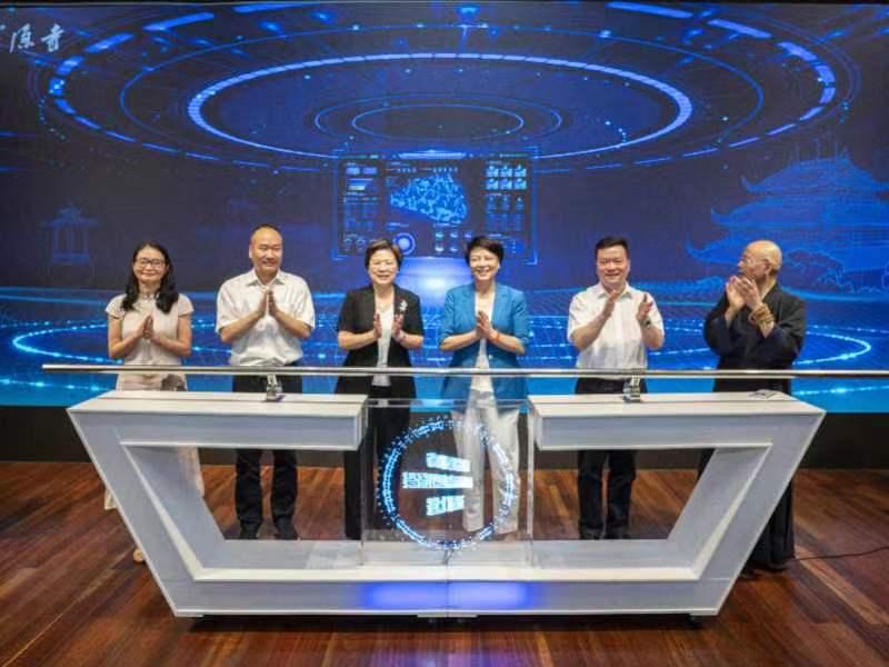 The monk also recited the Numeral Sutra, and Lingyin Temple played ...