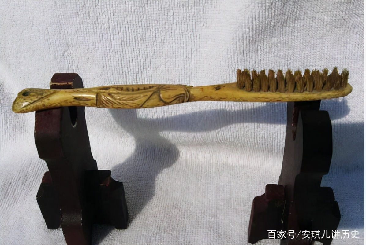 Did the ancients brush their teeth?What do you use to brush your teeth ...