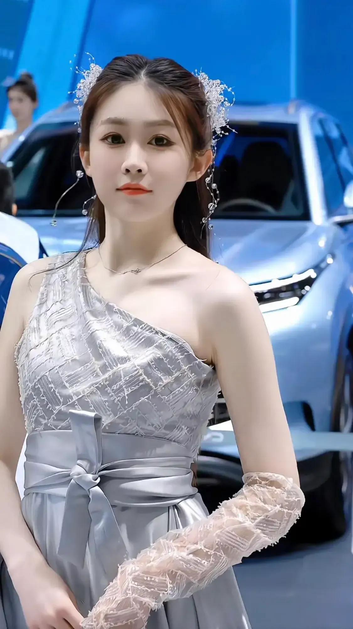 Auto show must have beautiful car models - iNEWS