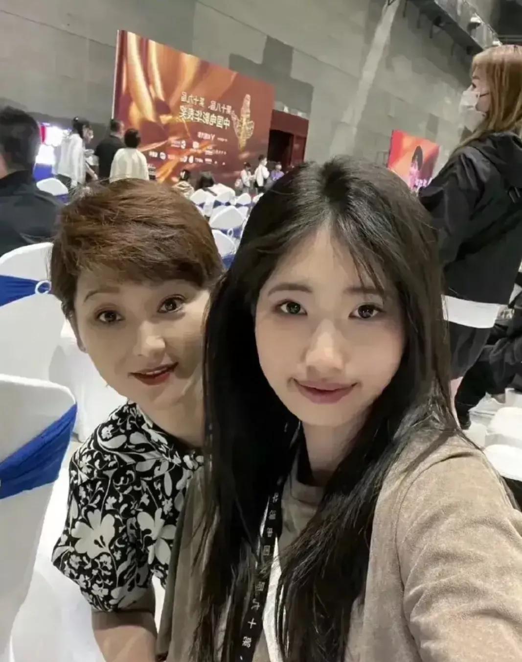 Xu Duo, Feng Xiaogang and Xu Fan's adopted daughter: The eighteenth female transformation, so ...