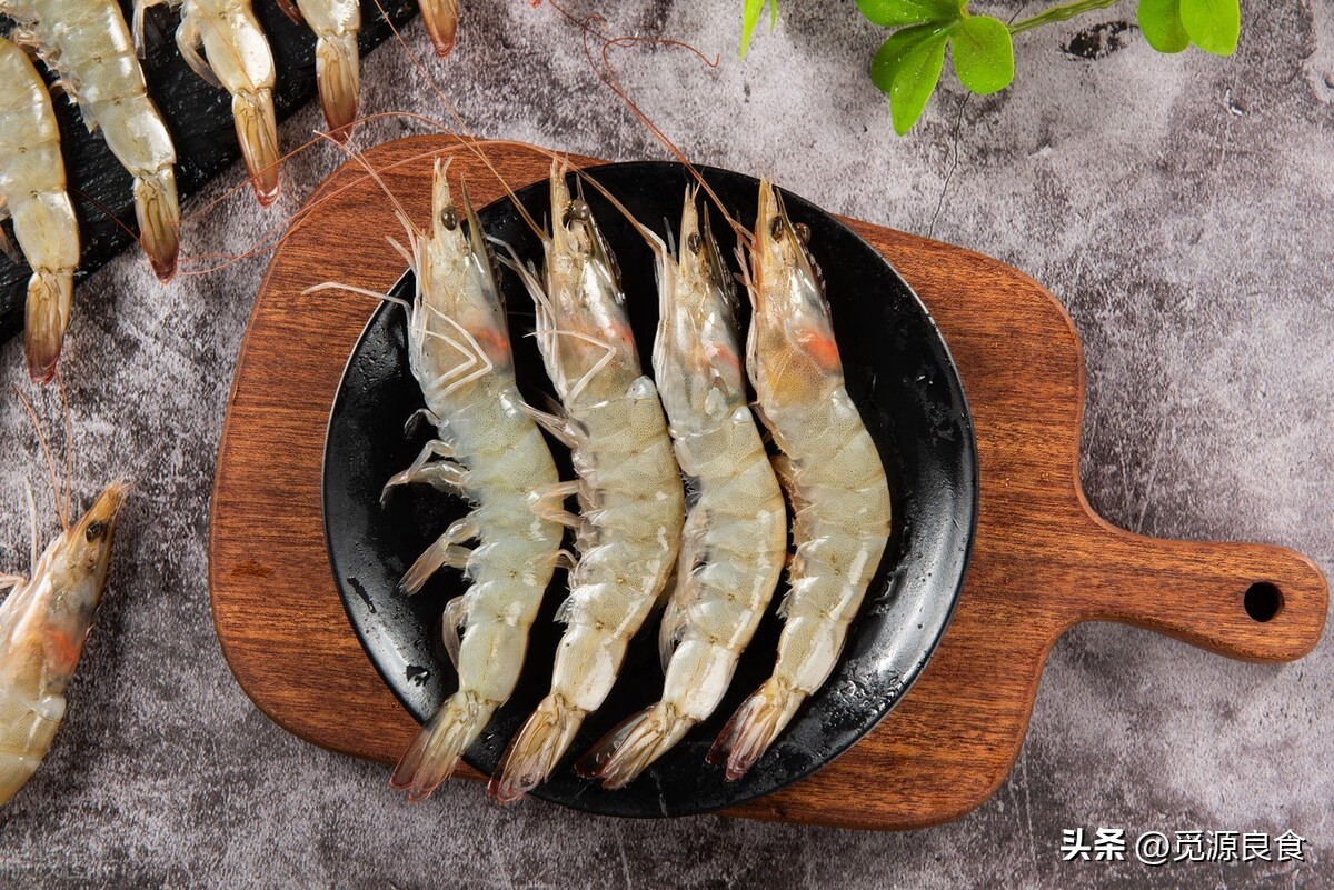 White prawns, prawns, and prawns are similar in appearance, but the ...