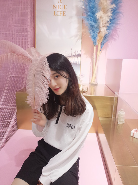 Zhao Yuanyuan's daily outfits are full of playfulness and sweetness - iNEWS