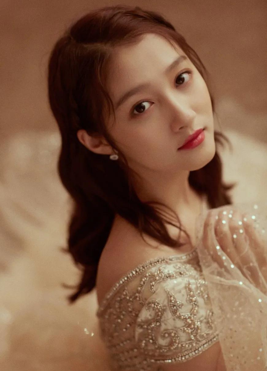 Guan Xiaotong's sexy photo is here - iNEWS