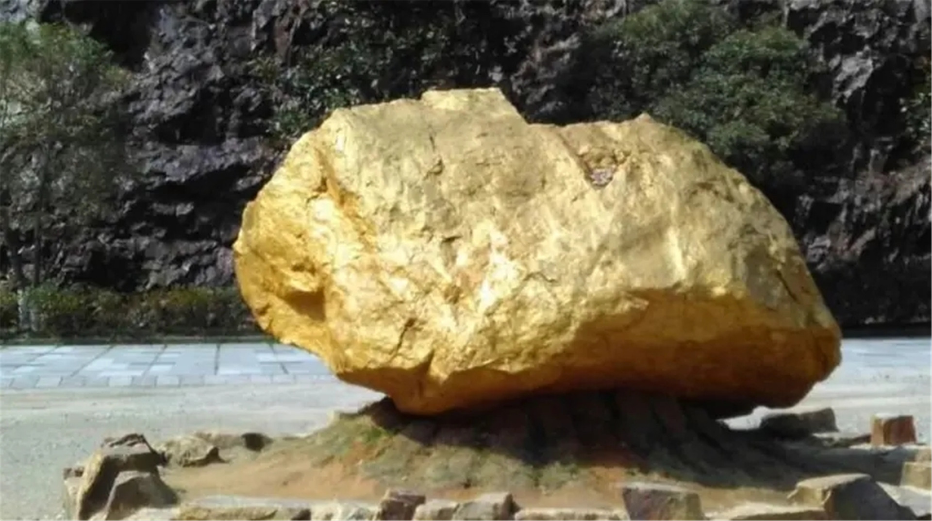 The superstition mountain of the world's top ten forbidden places for ...