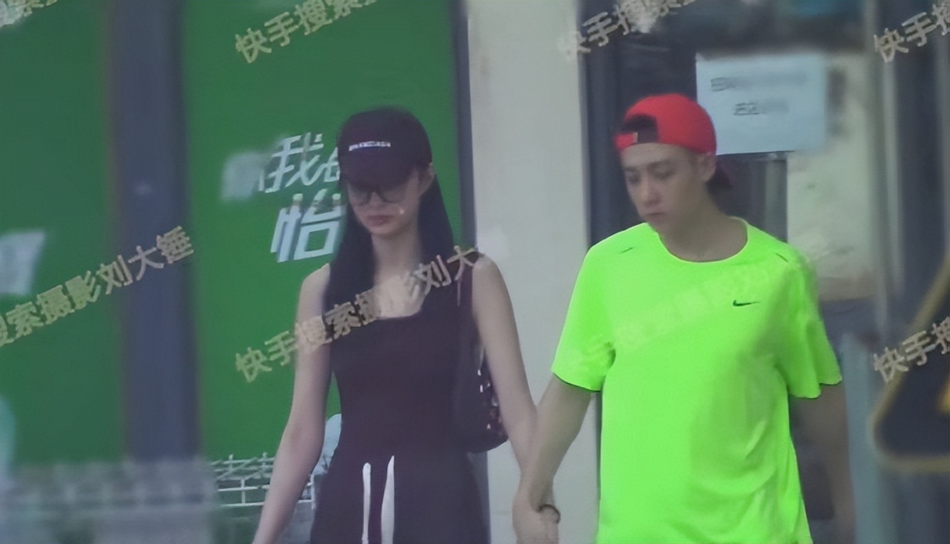 Gu Jiacheng and Gai Yuexi's love affair was exposed, they traveled to Sanya together to meet ...