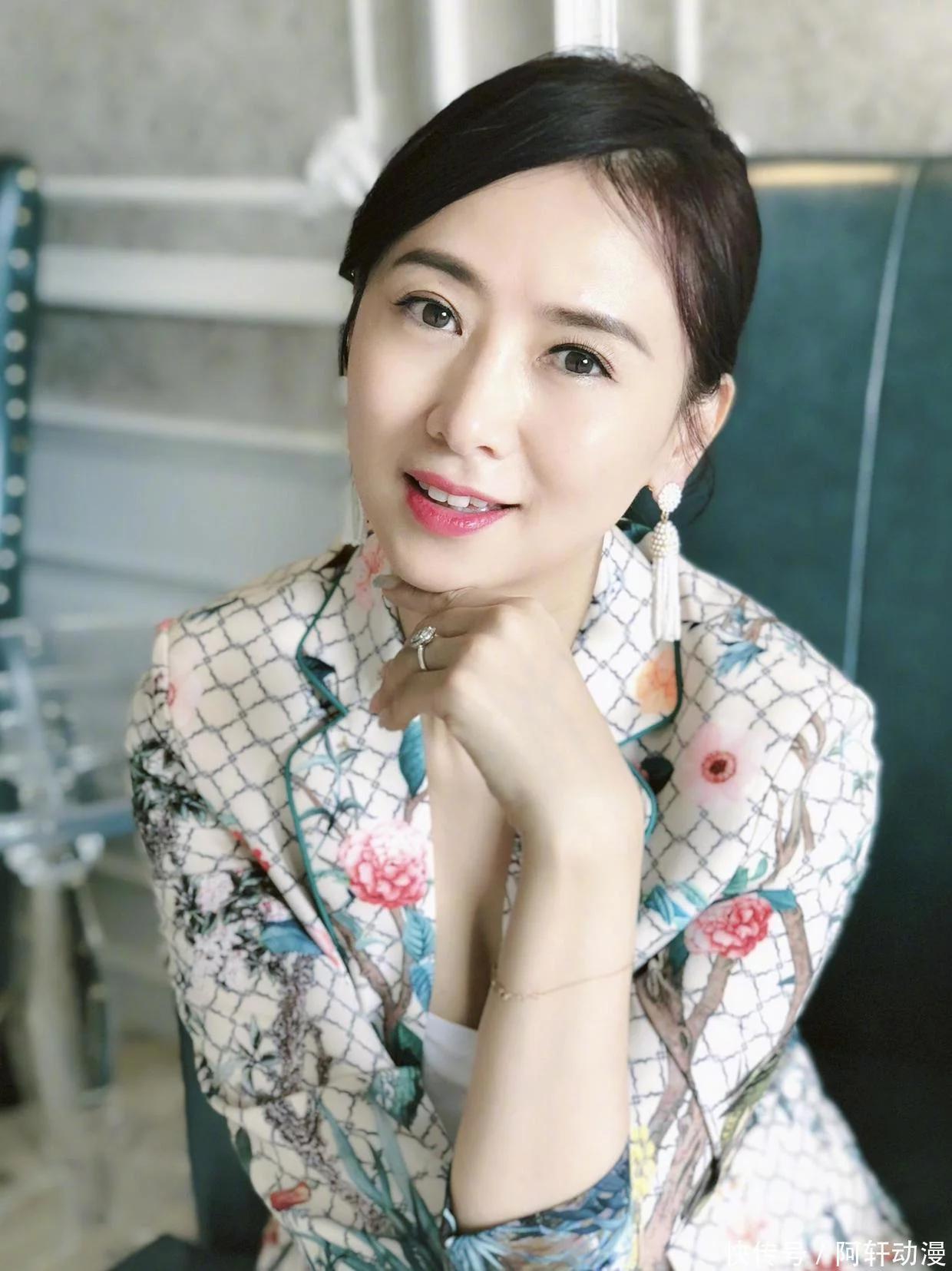 "Goddess of Style" Weng Hong: He bluntly said that he did not regret ...