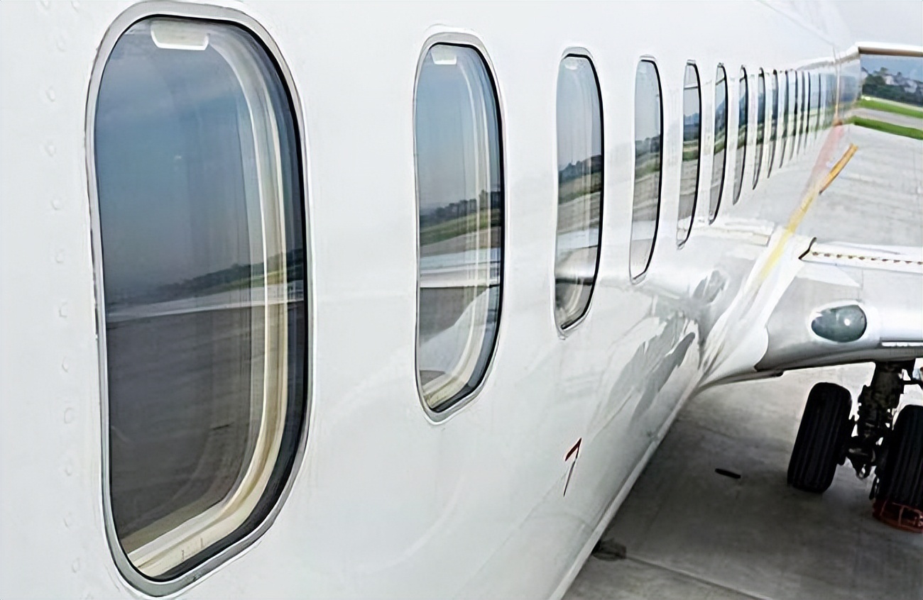 Why aren't airliner windows square? - iMedia
