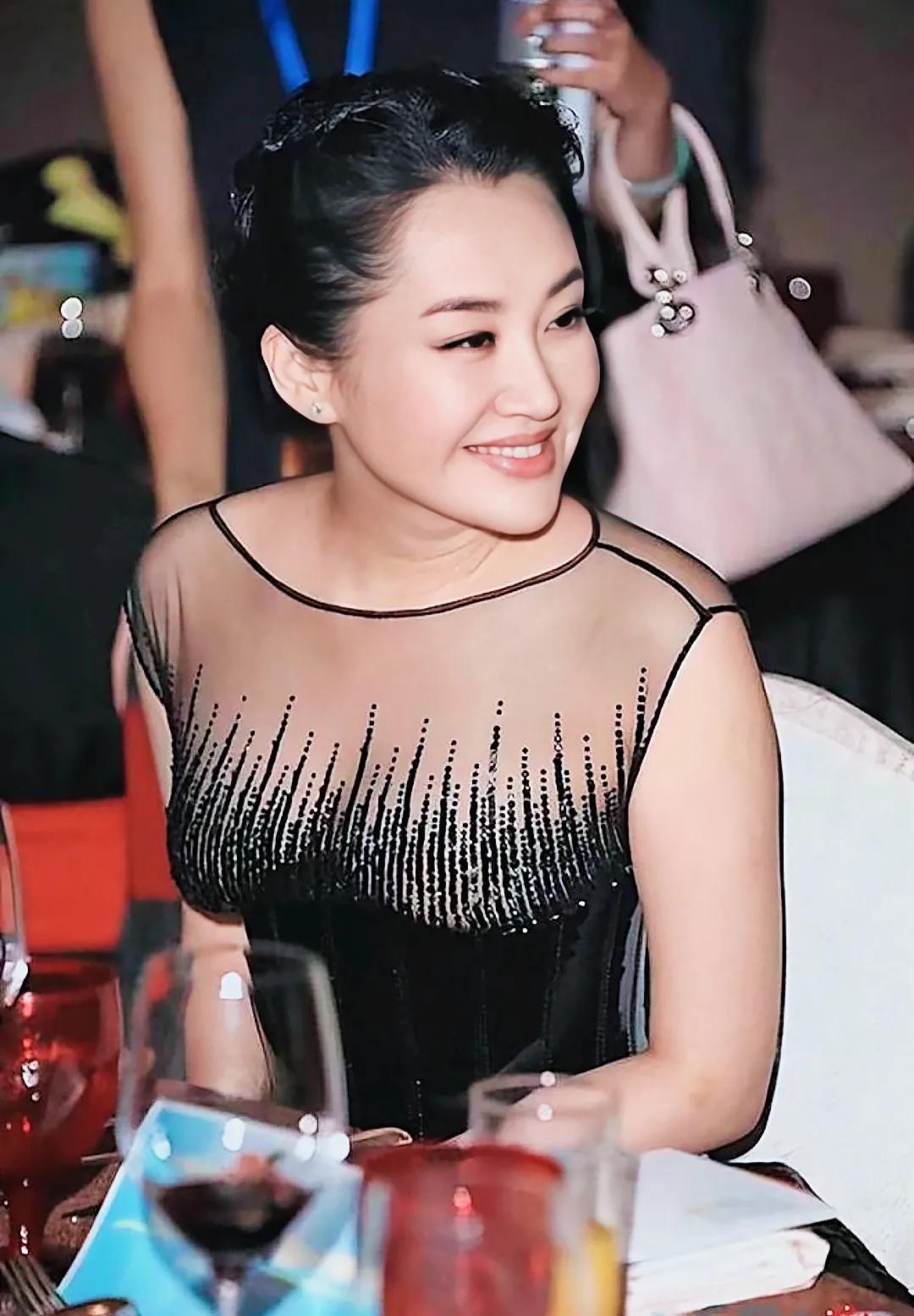 Xu Qing's smile is so charming - iNEWS