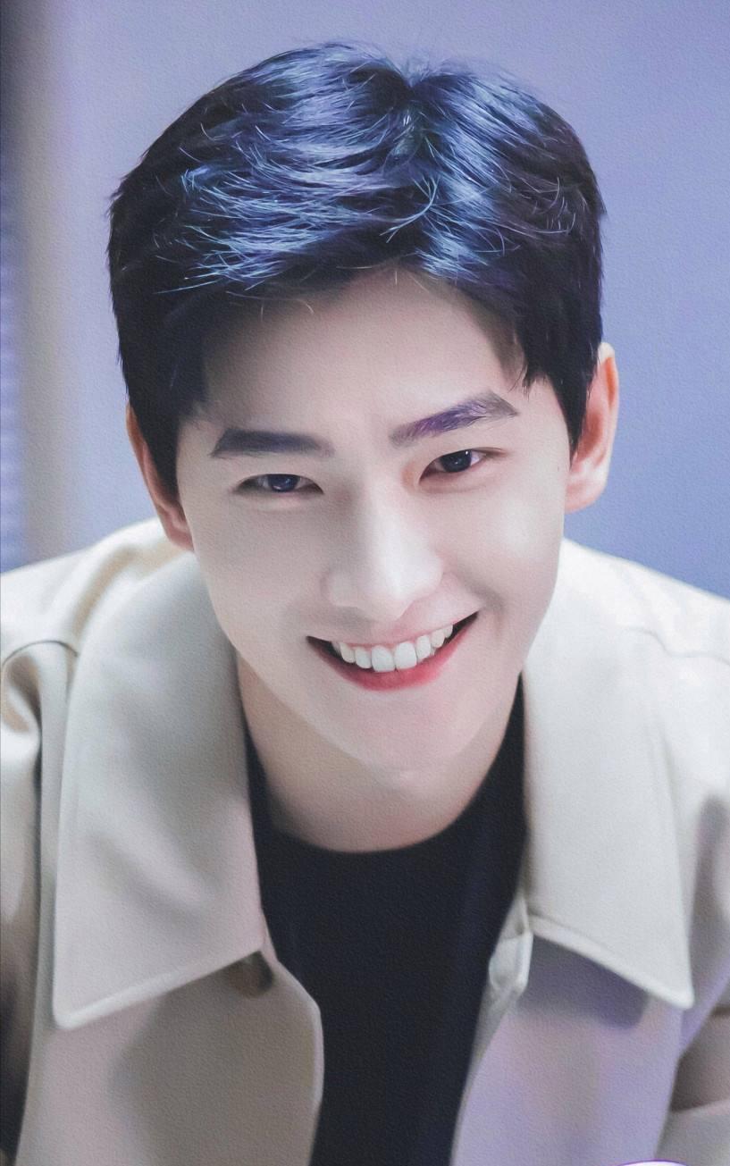 There are actually two of the top ten most handsome male stars in China ...