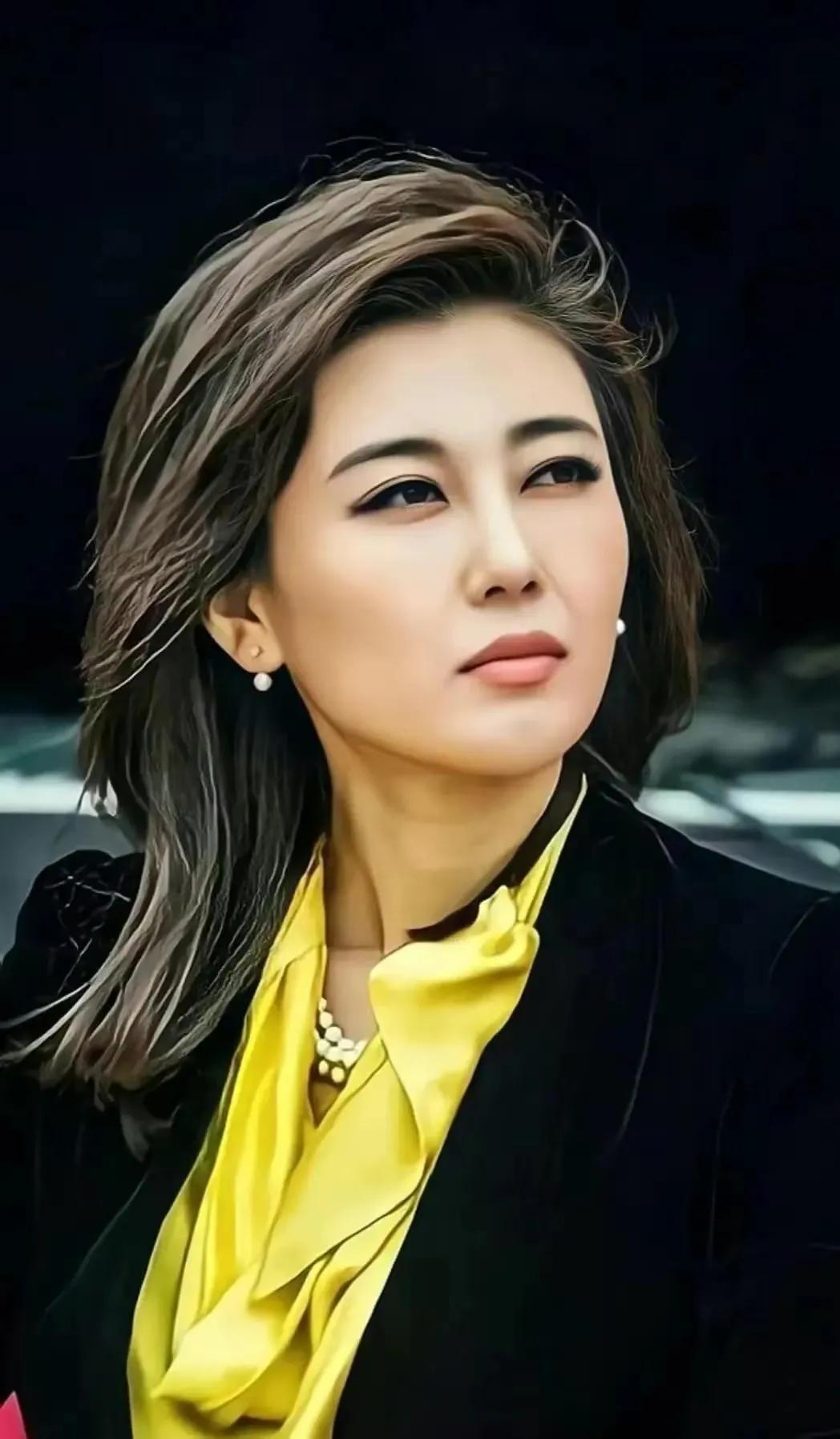 The ten most heartwarming photos of CCTV host Li Hong - iNEWS