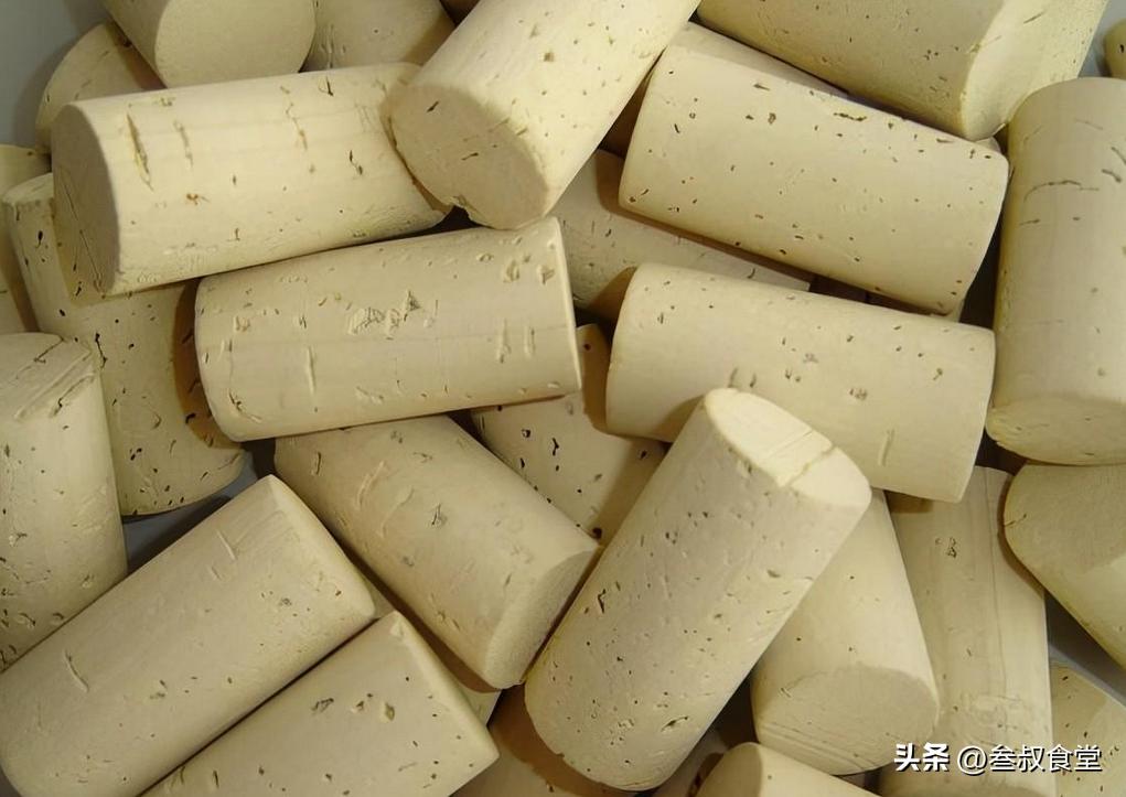 Now I understand that the cork cannot be thrown away after the red wine ...