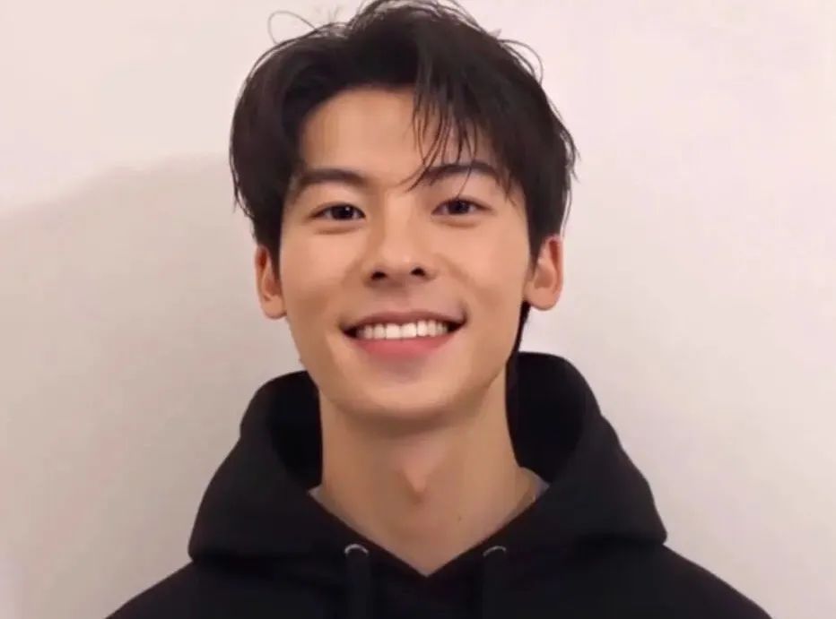 Three little ones fit together for New Year's Eve?Liu Haoran buying a ...