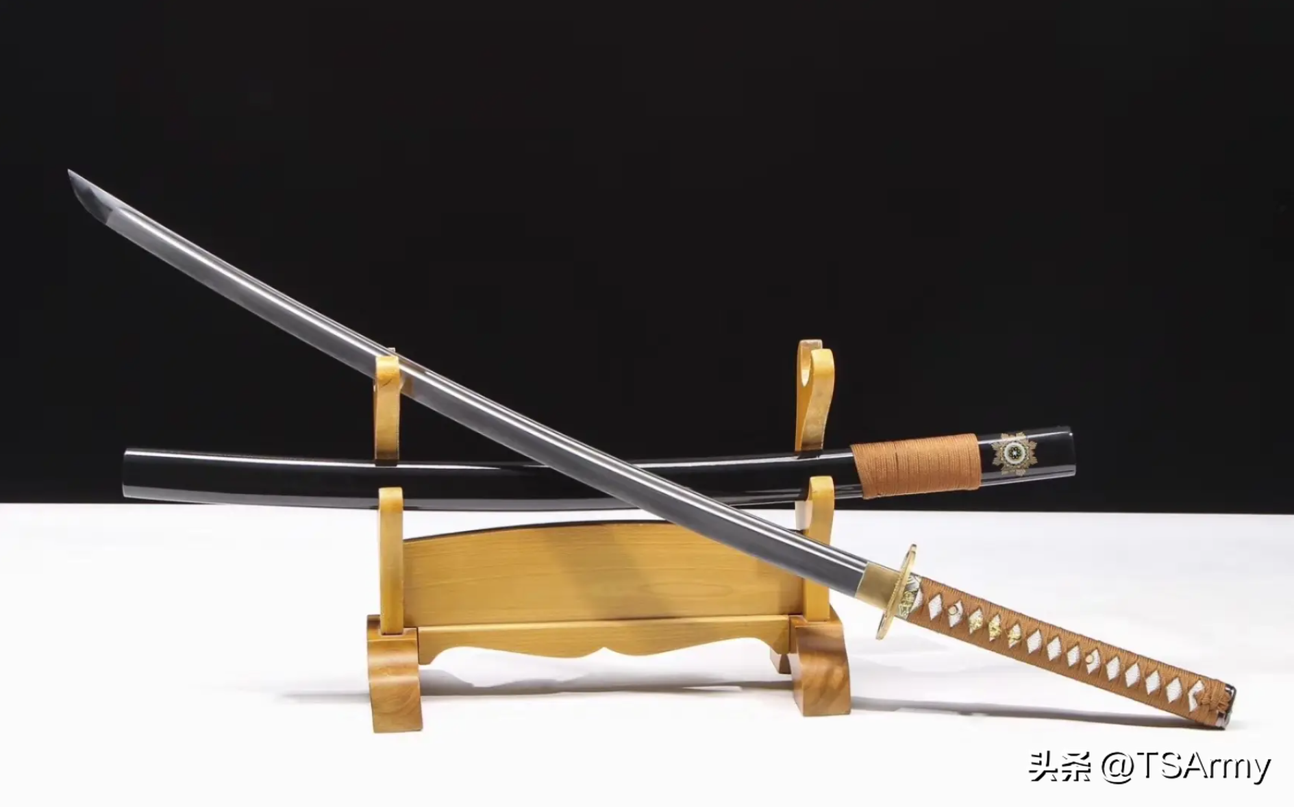 Top 10 Most Famous Cold Weapons in History - iNEWS