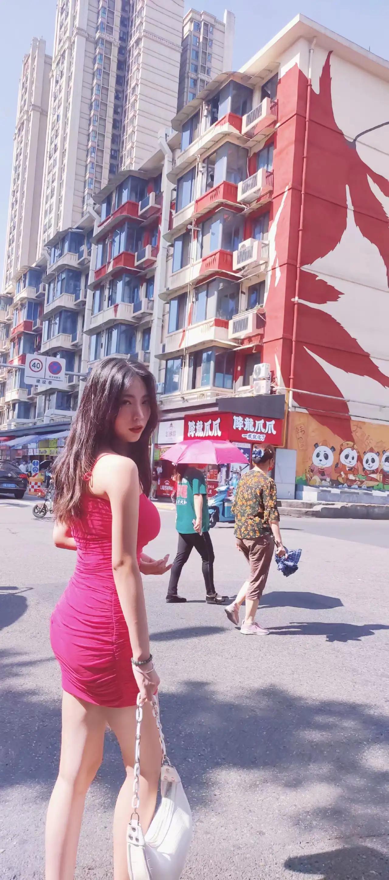 Chengdu beauties look like female stars preparing to debut in the ...