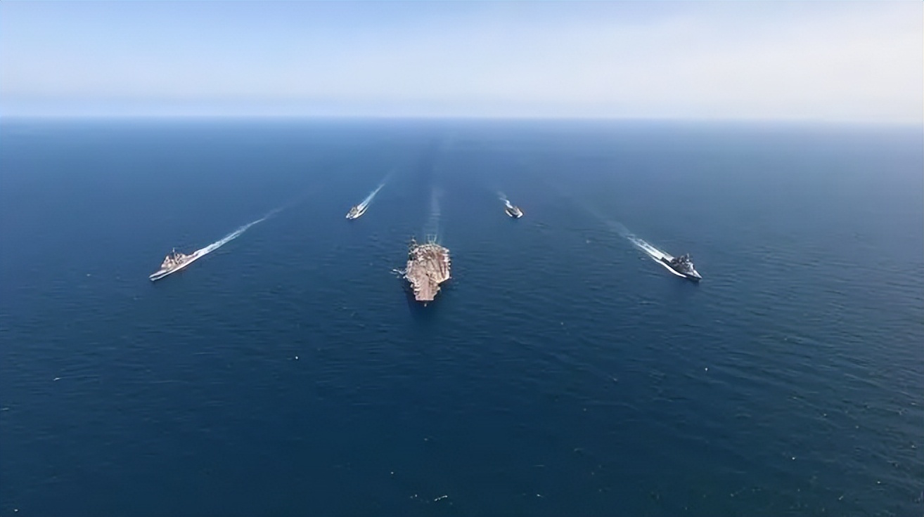 grandstanding!The US media hyped that the US aircraft carrier was ...