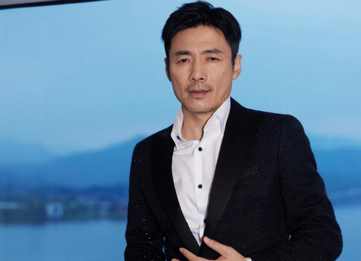 "Uncle Circle Celebrity" Zu Feng: He debuted at the age of 32, the ...