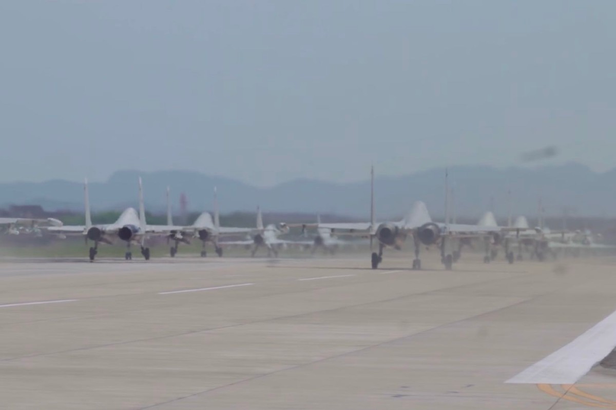 190 nautical miles to the north of Taiwan, 12 aircraft of the Sea and ...