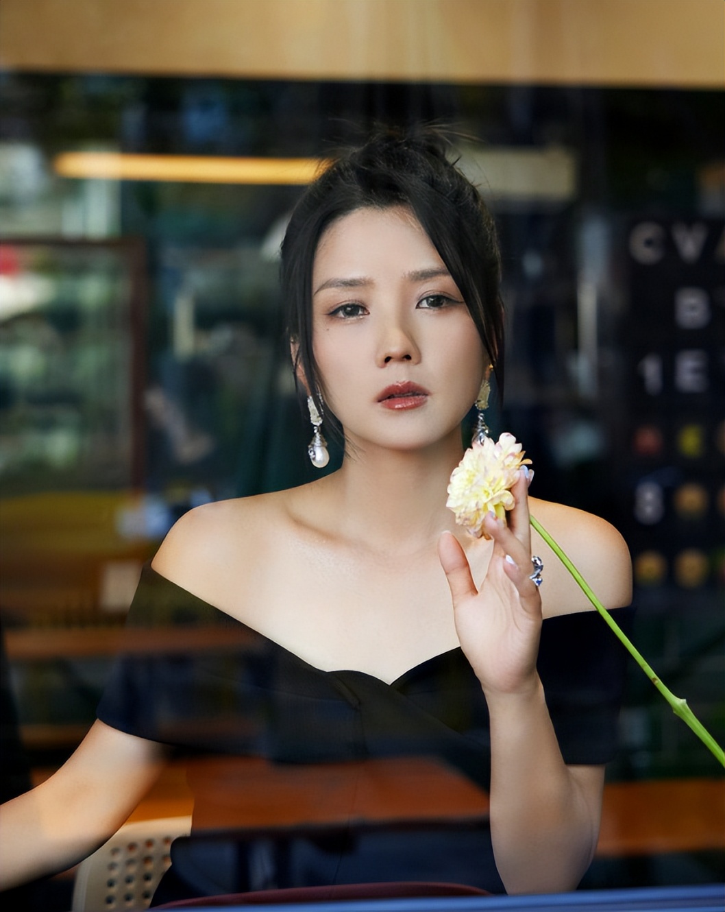 He Jie's beauty photos became popular, and she appeared in a glamorous ...