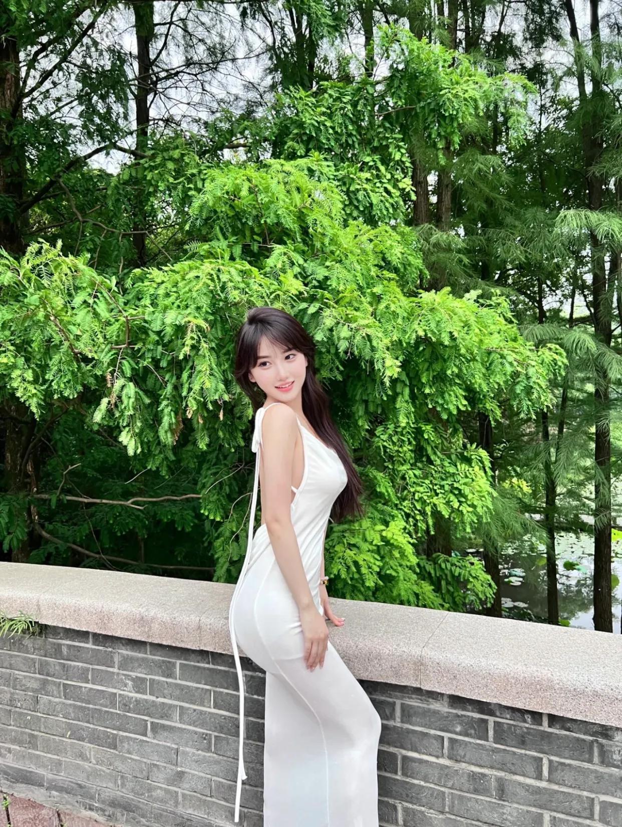 Miss Ye Zi wears and takes pictures - iNEWS