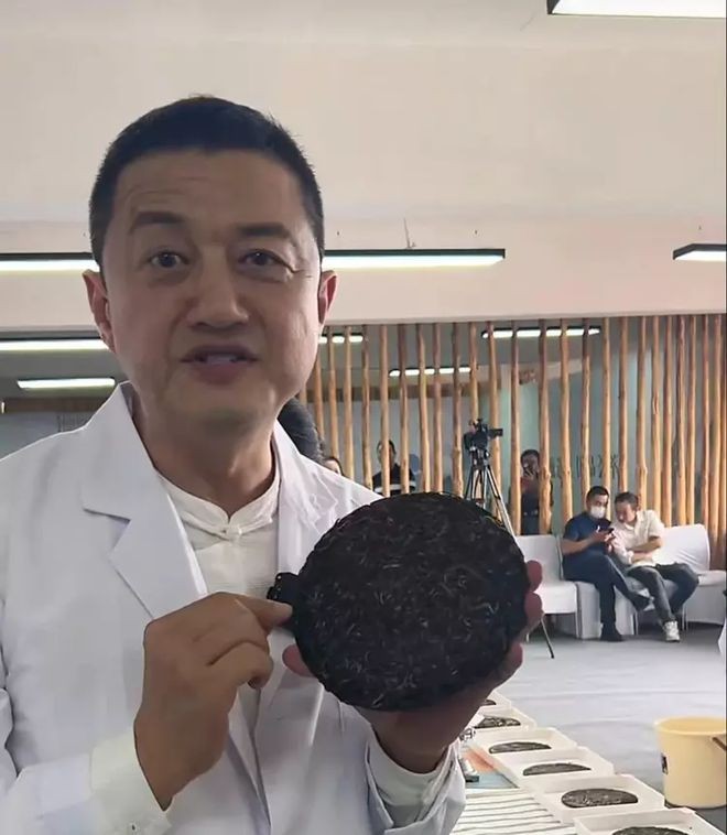 After only one year of their second marriage, Li Yapeng "revealed his ...