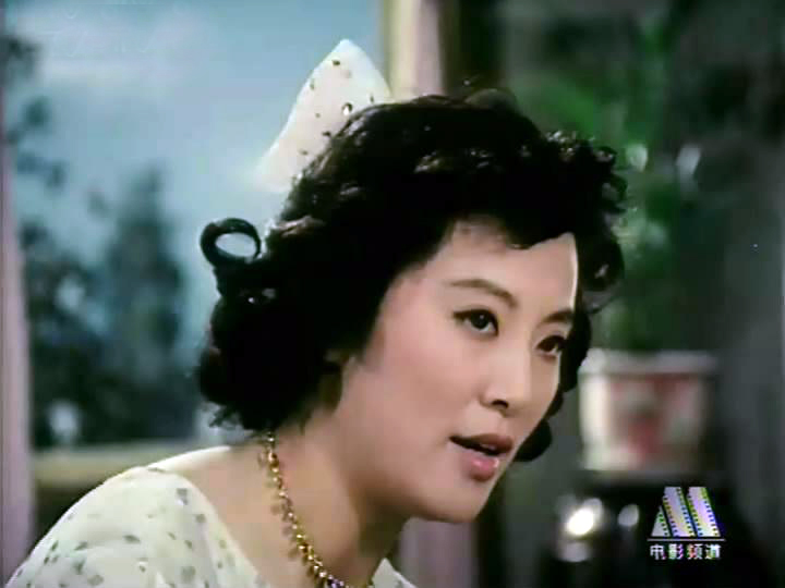 Wang Jiawei's ex-wife Deng Xing grew up beside Qin Yi, and now her 67-year-old son has become ...