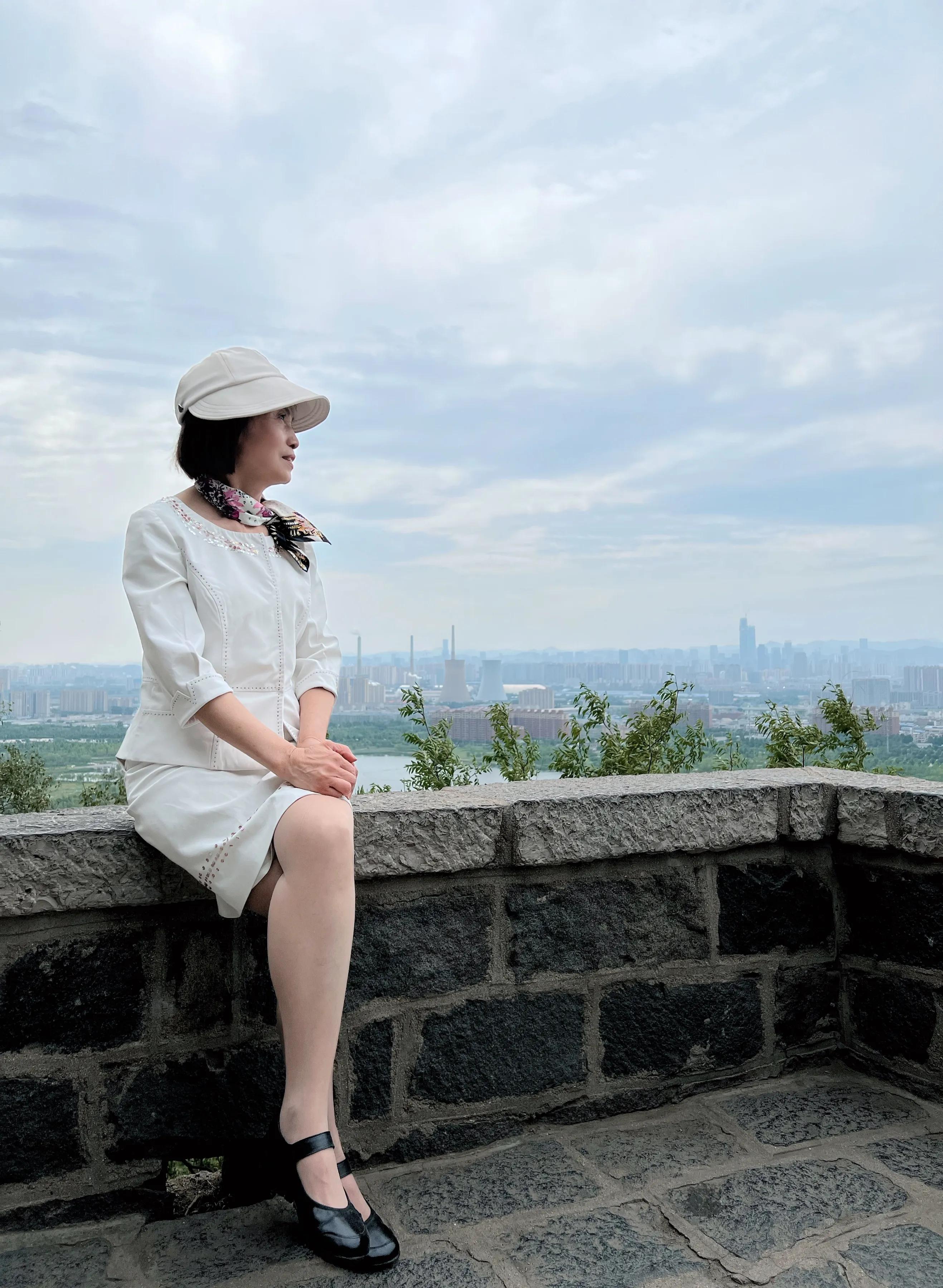 He Junxiu of Zishan Mountain is as green as hibiscus - iNEWS