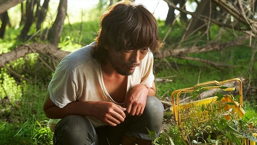 Movie "Kim's Adventures": Jung Jae-young plays Kim Sung-jin, who is ...