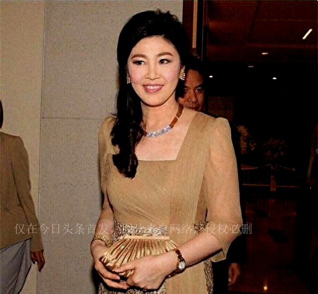 How beautiful was Yingluck when she was young? Just look at Putin's ...