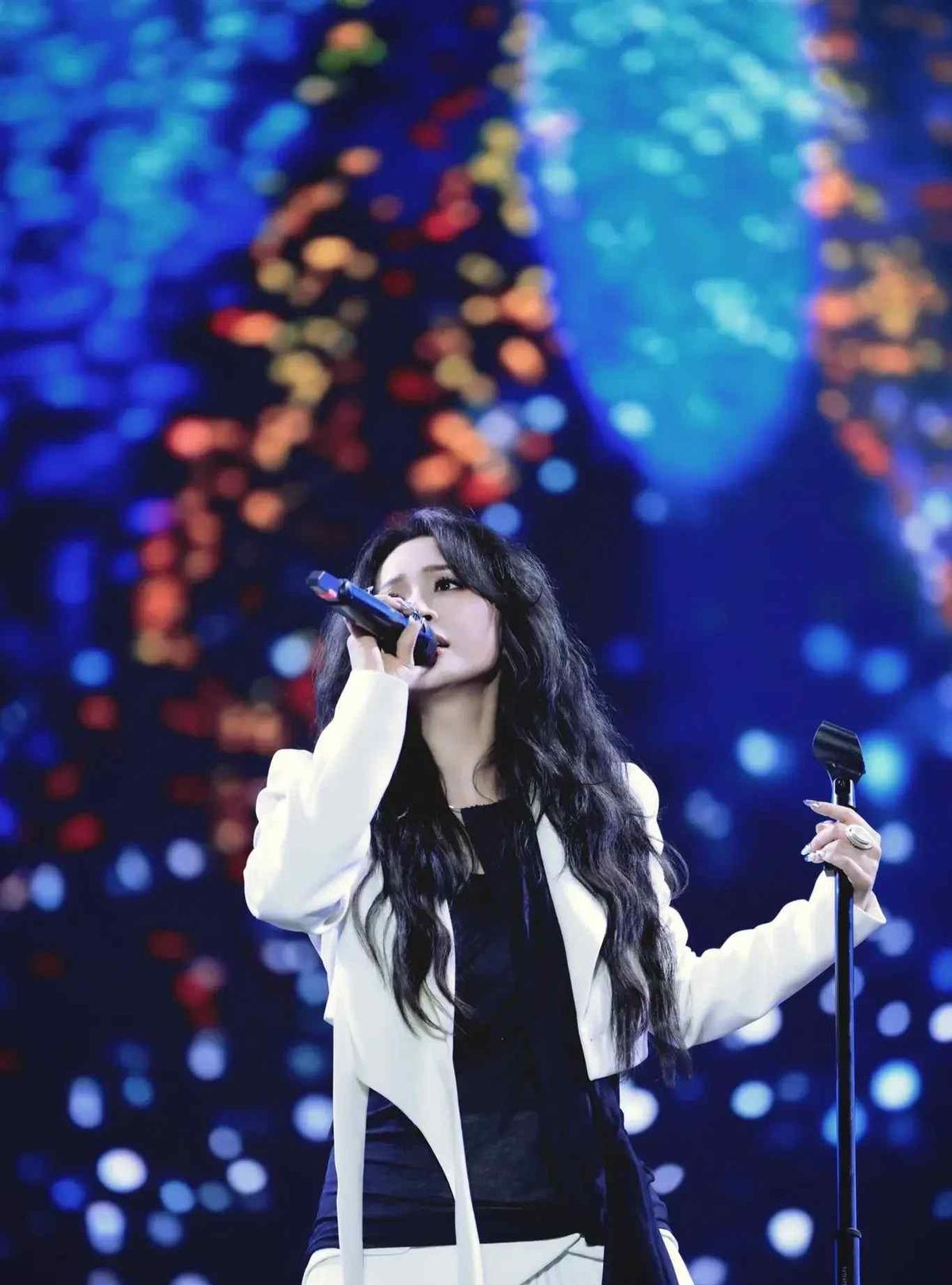 The guests of the next singer are very strong, all of them are talented ...