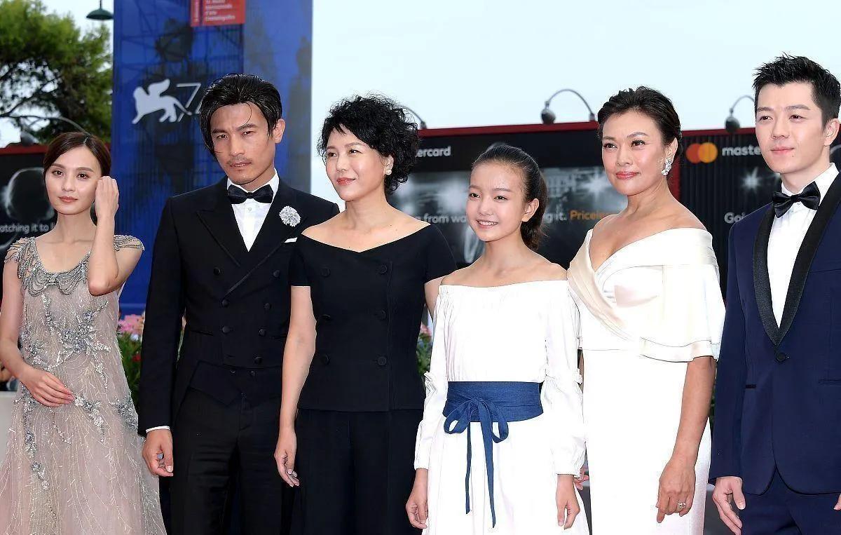 Shi Ke is beautiful abroad, three female celebrities walked the red ...