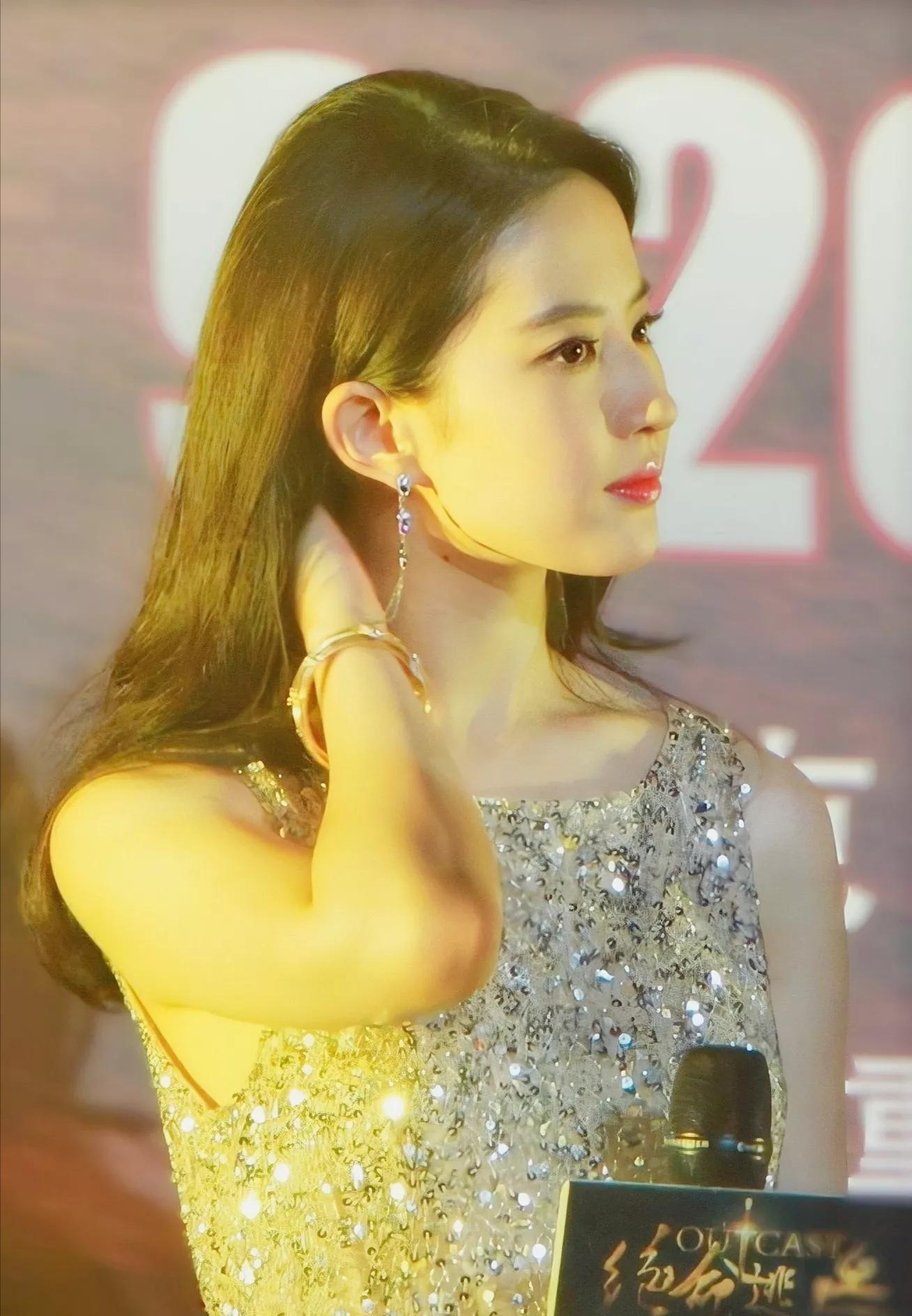 Angel Liu Yifei - iNEWS
