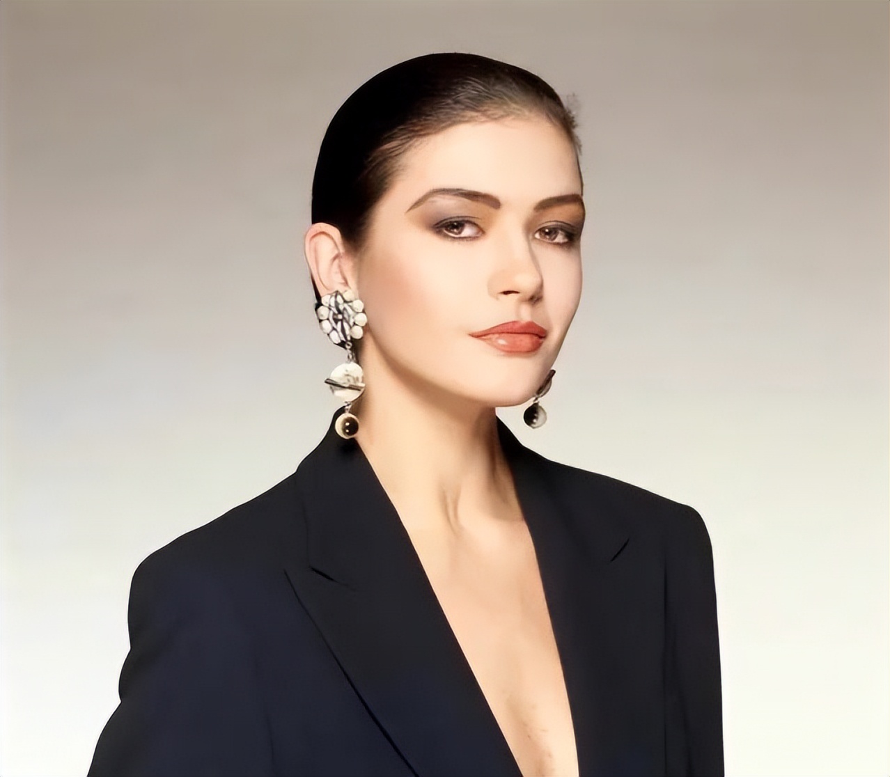 Catherine Zeta Jones is too irresistible, she is 25 years younger than ...