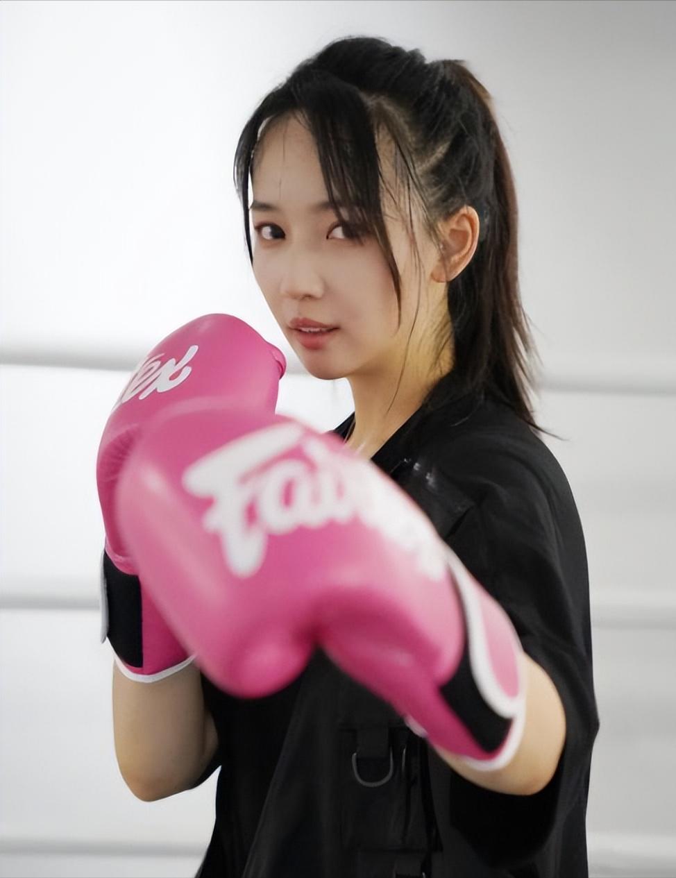 The 24-year-old Qin Niu Zhengwei's love affair was exposed. - iNEWS