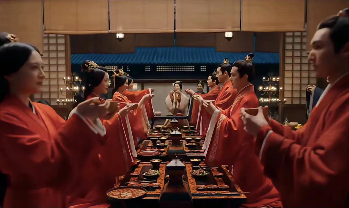 The girl who has no sense of existence in "Moon Rising to the Sea" has ...