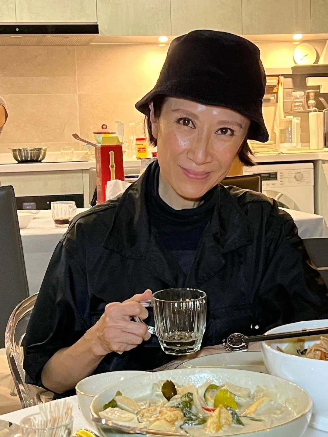 The 59-year-old TVB "Queen Grandmother" appeared thin after being ...