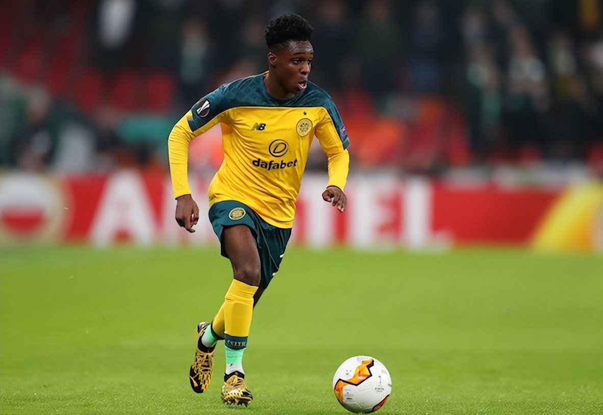 The popular full-back in the Bundesliga intends to go to Manchester ...