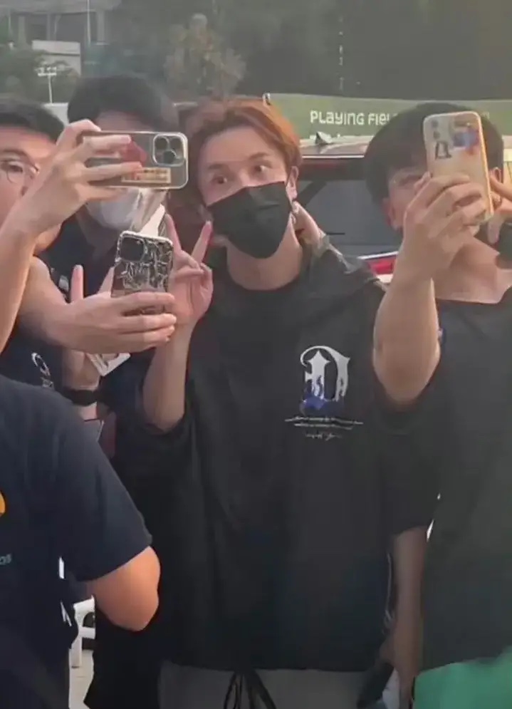 Many stars watched Messi on the spot, Joker Xue, Liu Xijun, Huo Siyan ...