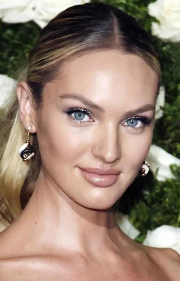 International supermodel Victoria's Secret Angel Candice Swanepoel ...