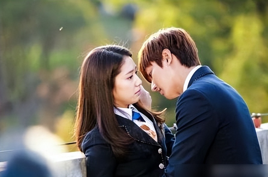 How Celebrities Avoid Physiological Reactions When Filming Kissing ...
