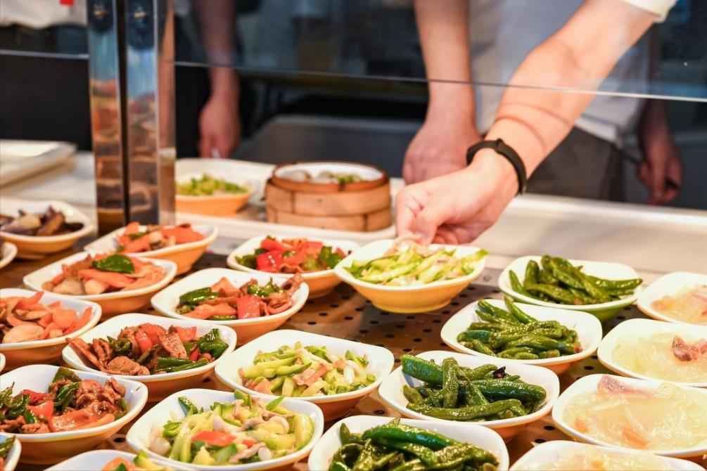 Consumers can't afford to eat out? Catering boss on the verge of ...