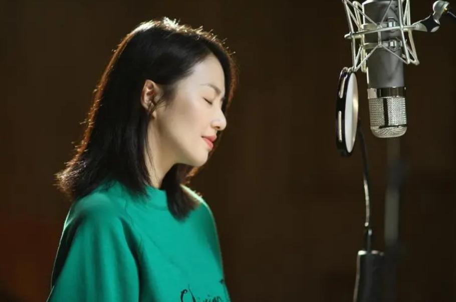 Tan Weiwei debuted in the talent show, with a natural and beautiful ...