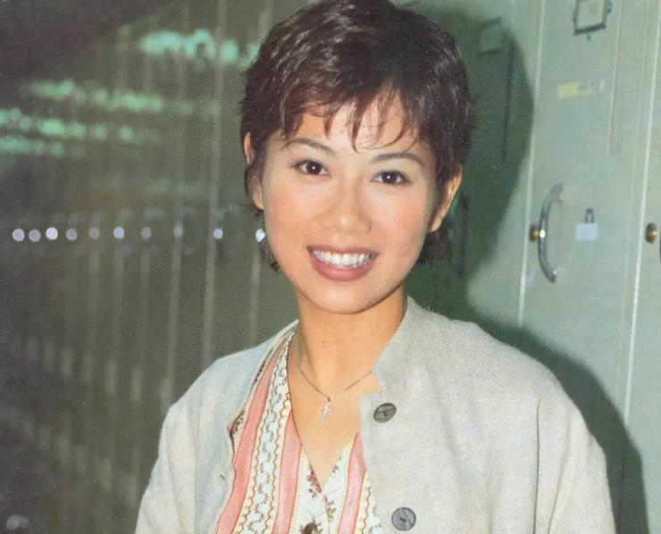 Chen Songling, Liang Xiaobing and He Wanying have a party at the ...