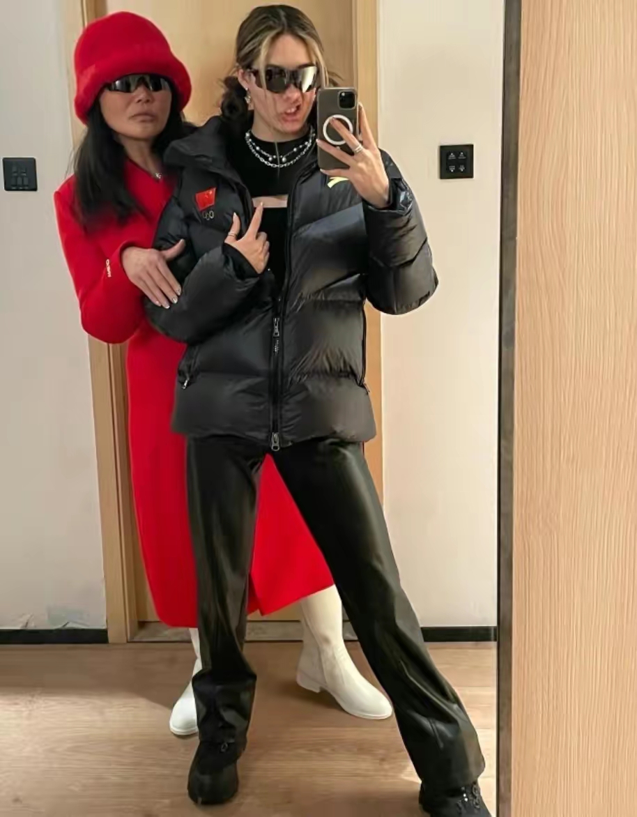 18-year-old Gu Ailing grabs the spotlight with her abdominal muscles ...