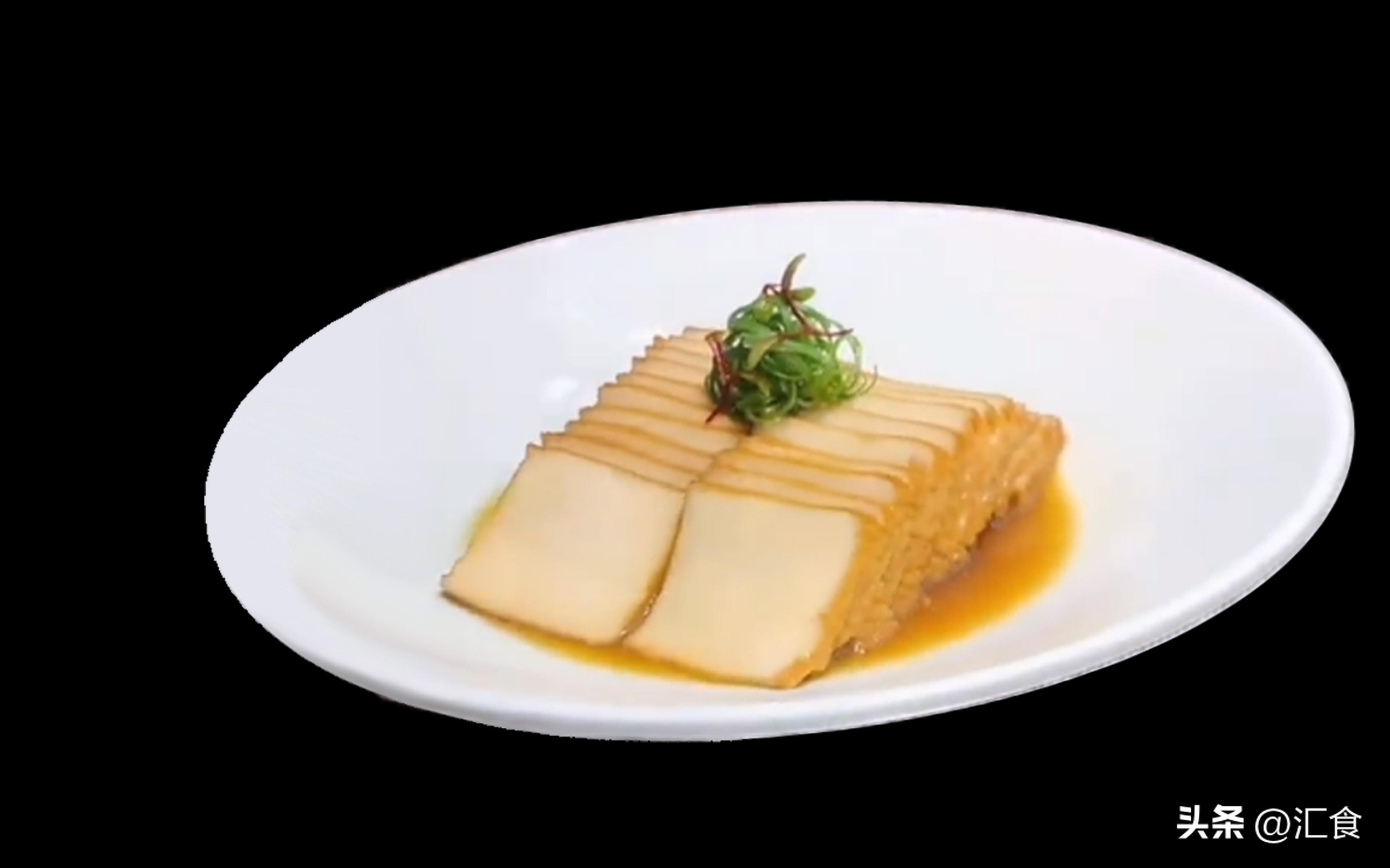 Stewed pepper steak with green pepper sauce, braised fish maw in citric ...