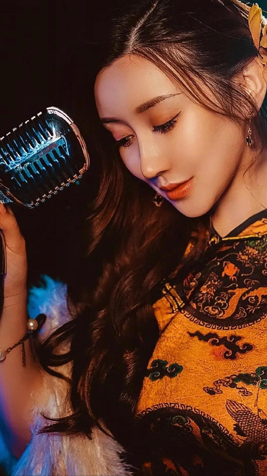 Jiang Yanxi (Yanxi Jiang) - the beauty of charming curves - iMedia