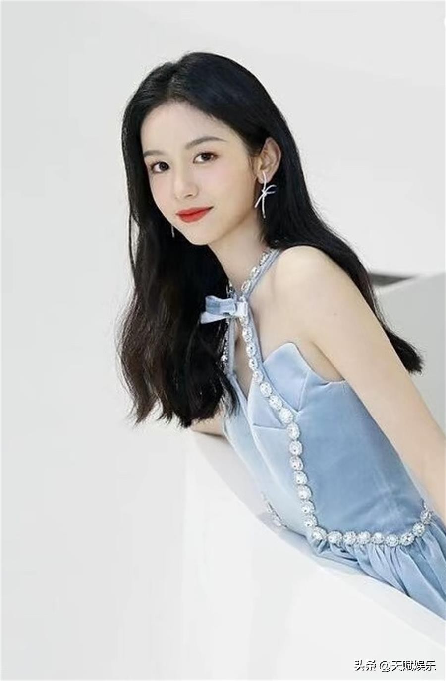 Film and television actress Zhou Ye photo album (8) - iNEWS