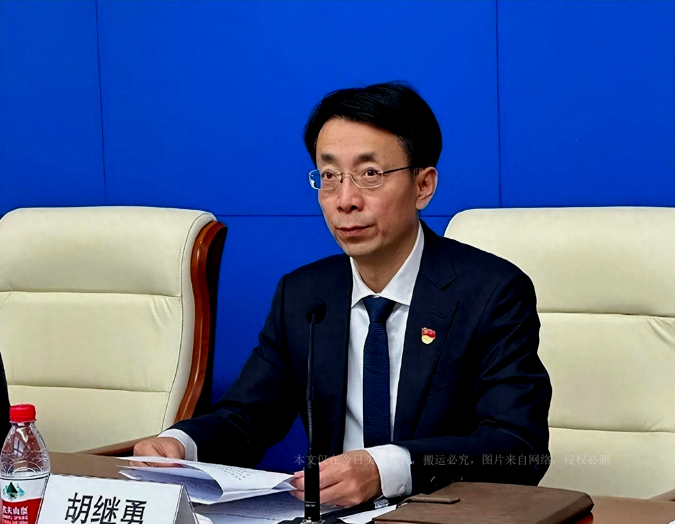 Things take a turn for the better? After Mr. Hu and Ms. Dong were ...