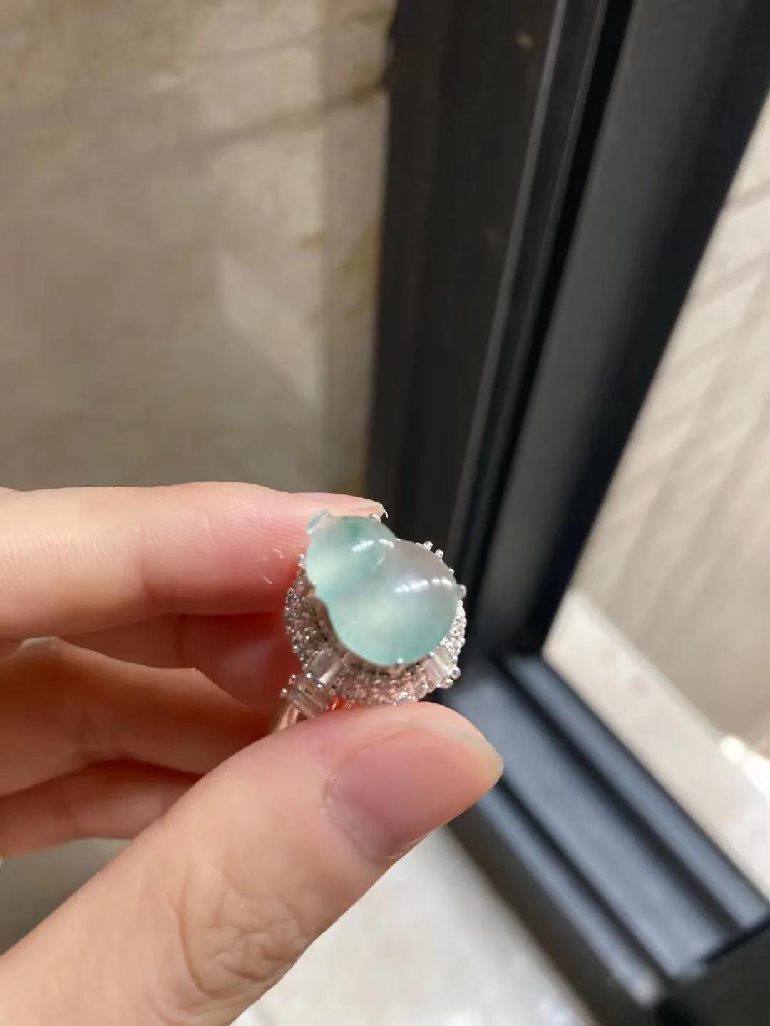 Share a blue sky gourd - iNEWS